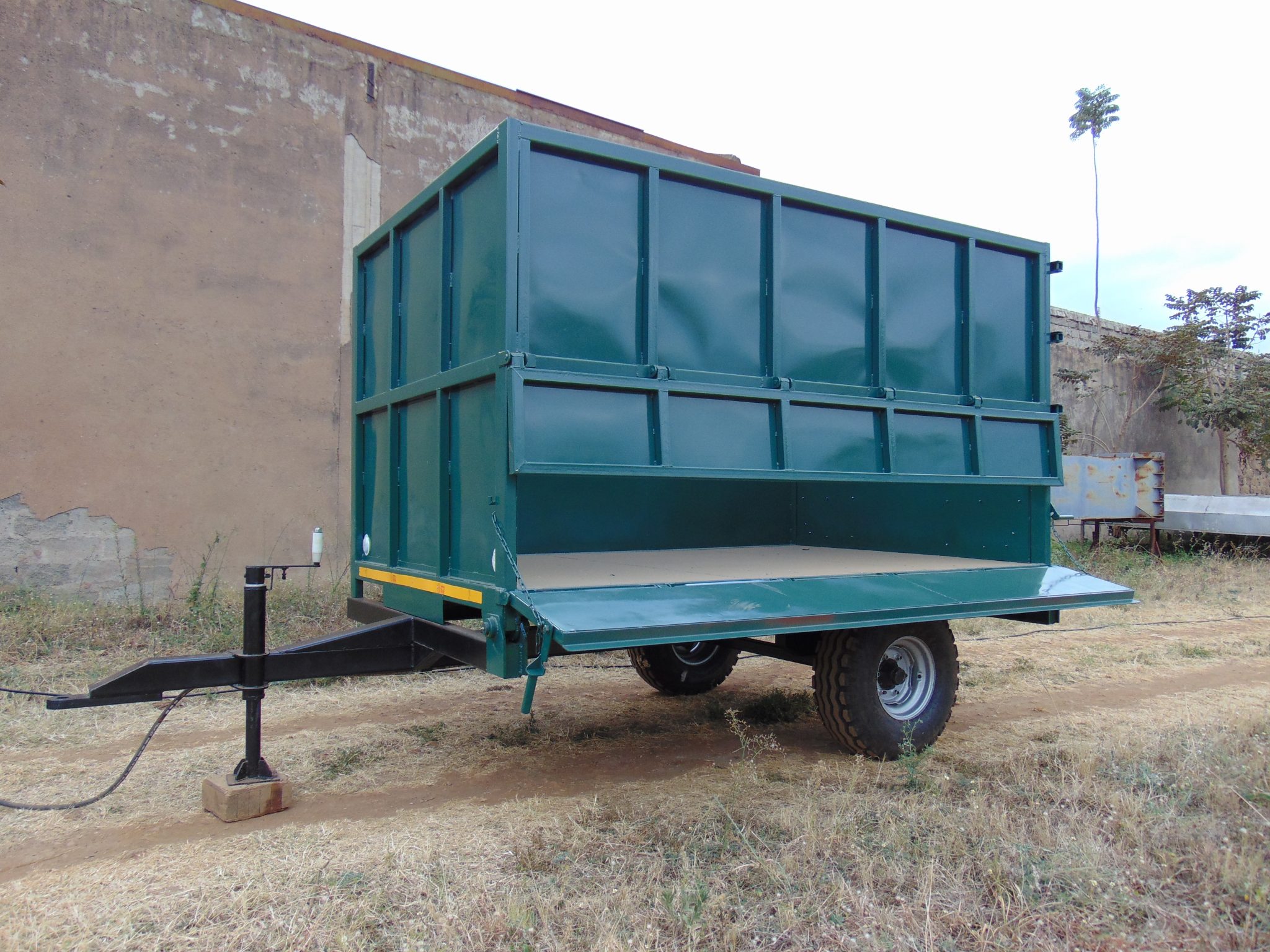 4.5 Ton Side Tipping Silage Trailer - Tippers And Trailers Ltd