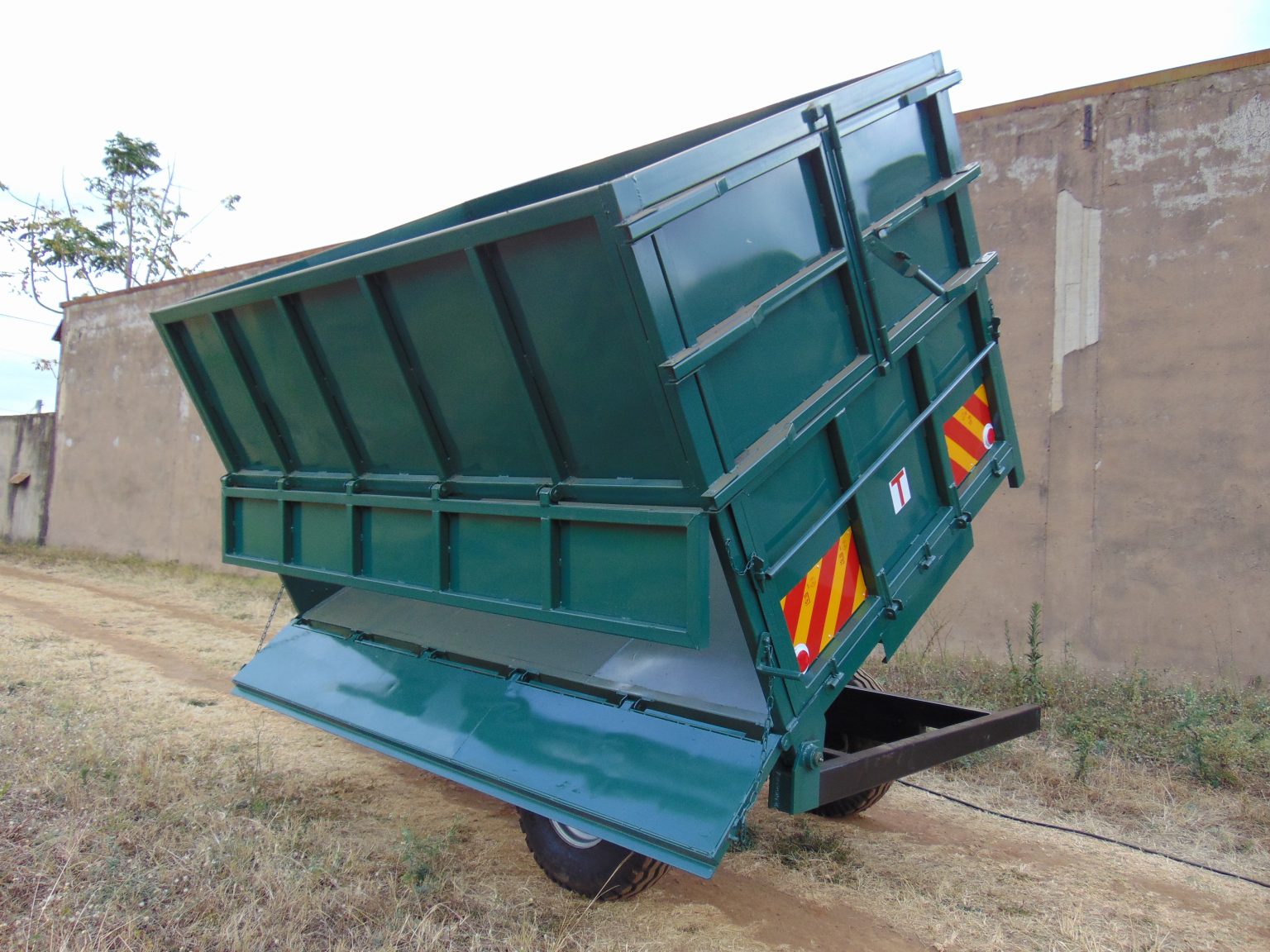 4.5 Ton Side Tipping Silage Trailer - Tippers And Trailers Ltd